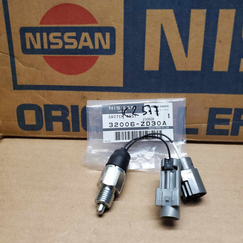 Original Nissan Terrano Pickup Neutralschalter 32006-33G11 32006-33G01 ...