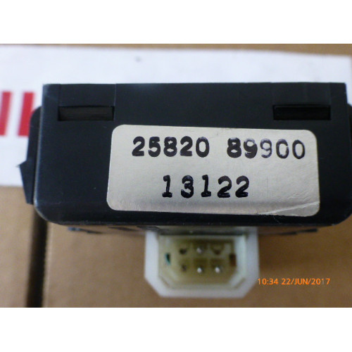 Original Nissan Sunny B11 Digital Uhr 25820-89900 Original Nissan Sunny ...