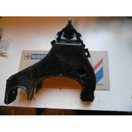 Original Nissan Pickup D22 Querlenker RH 54500-2S686 54500-2S685 54500 ...