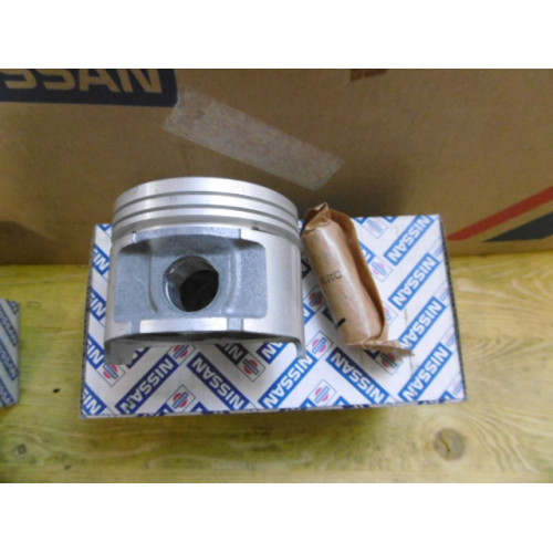 Original Nissan Laurel C32 Kolben 12010-52L02 Original Nissan Laurel ...