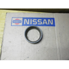 Original Nissan Cabstar F24M Buchse Radlager hinten 43270-MA40A Nissan ...